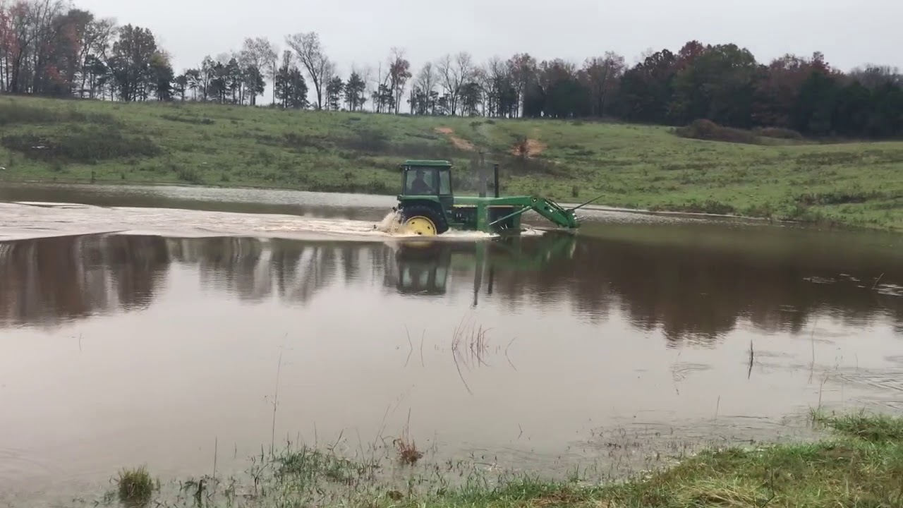 The proper way to wash a John Deere tractor - YouTube