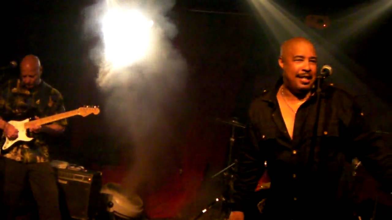 Major Motion-Livin it up-Friday Night-The Red Door-April 2010 - YouTube