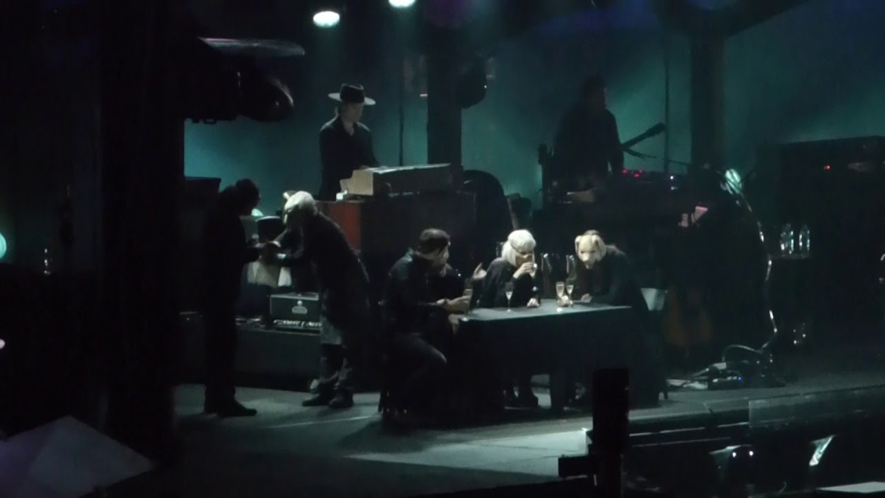 Roger Waters -Dogs (Pink Floyd) en Lima Peru 2018 - YouTube