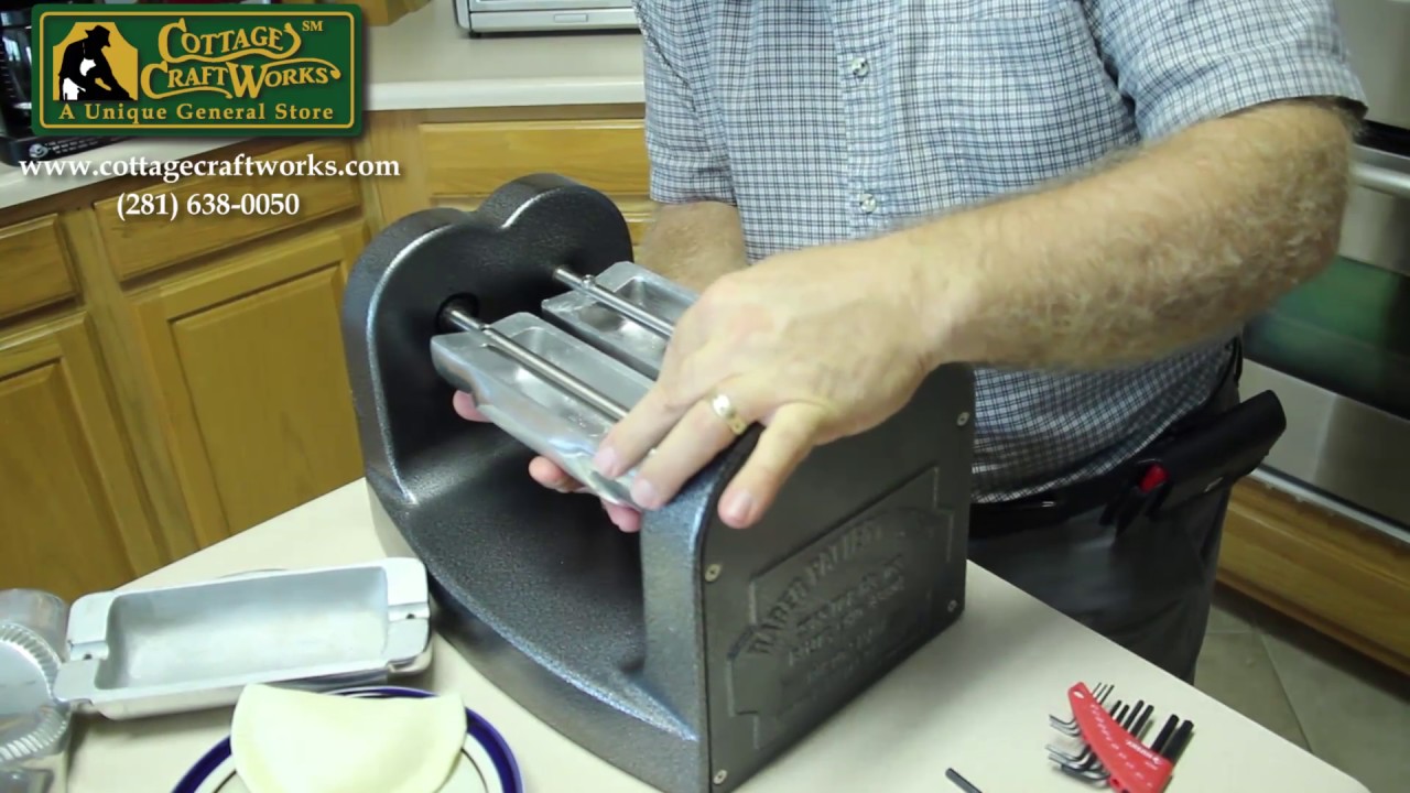 How to Change the dies on little pie maker - YouTube