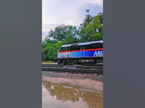Trains Tue Evening: Inbound Metra, Outbound Metra and a Short 2-Car Amtrak Illinois Zephyr # ...