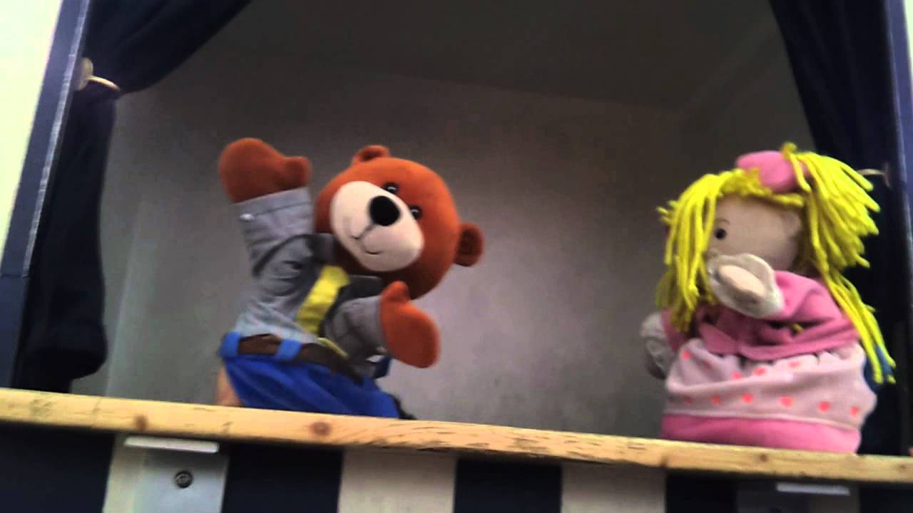 One pound fish puppet show - YouTube