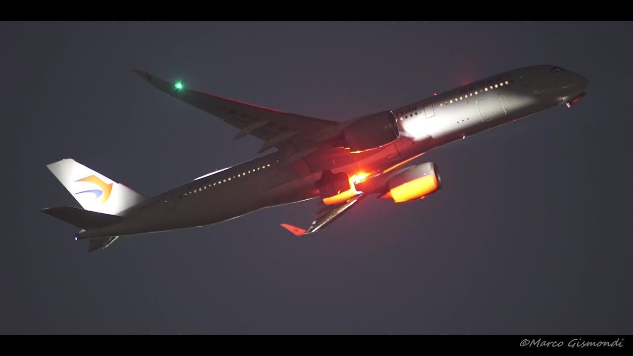 [Sony a7s] China Eastern Airbus A350-900 night takeoff from Rome FCO ...