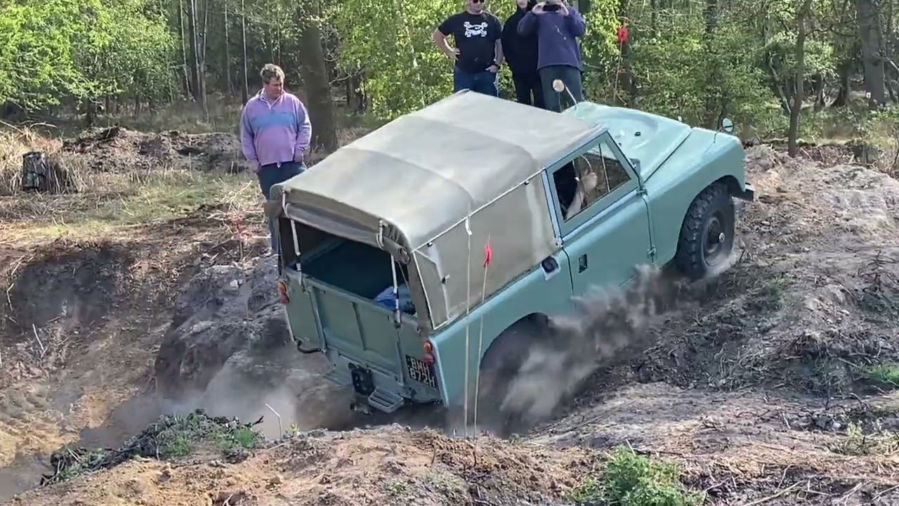 Land Rover Series 1 & 3, Defender 90 & 110 and Discovery 1s in a BLRC ...