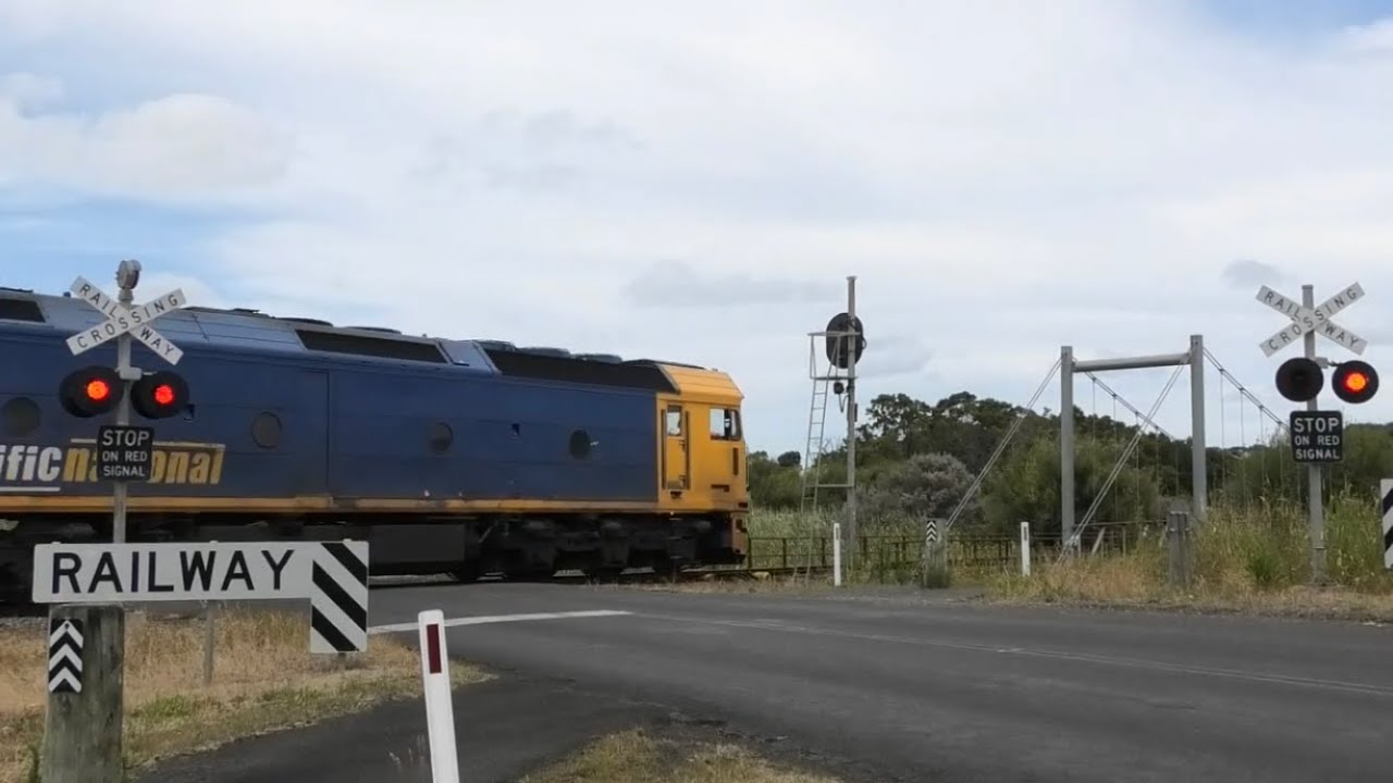 Julia Street, Portland, Vic | ARTC Railway Crossing - YouTube