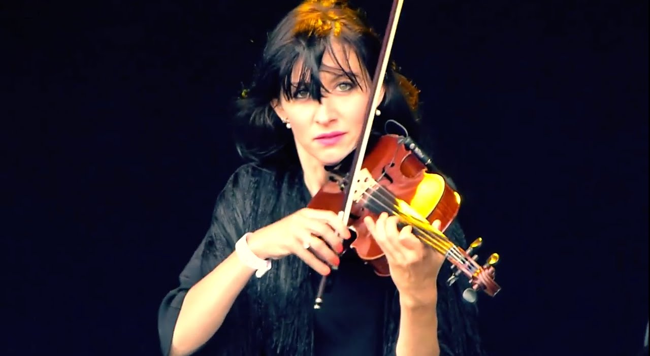 Anna Phoebe - Ramblin' Man Fair - "A Moment's Deception" clip - YouTube