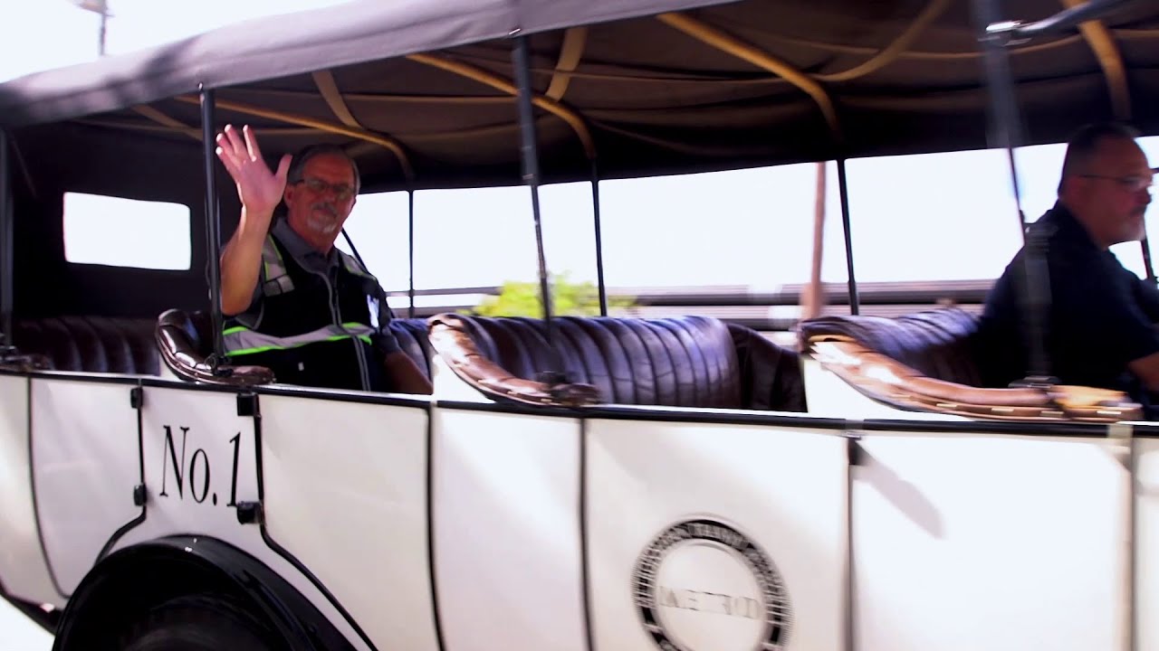 This 1924 Antique Bus Is a Nod to Houston's Transit Past and Future ...