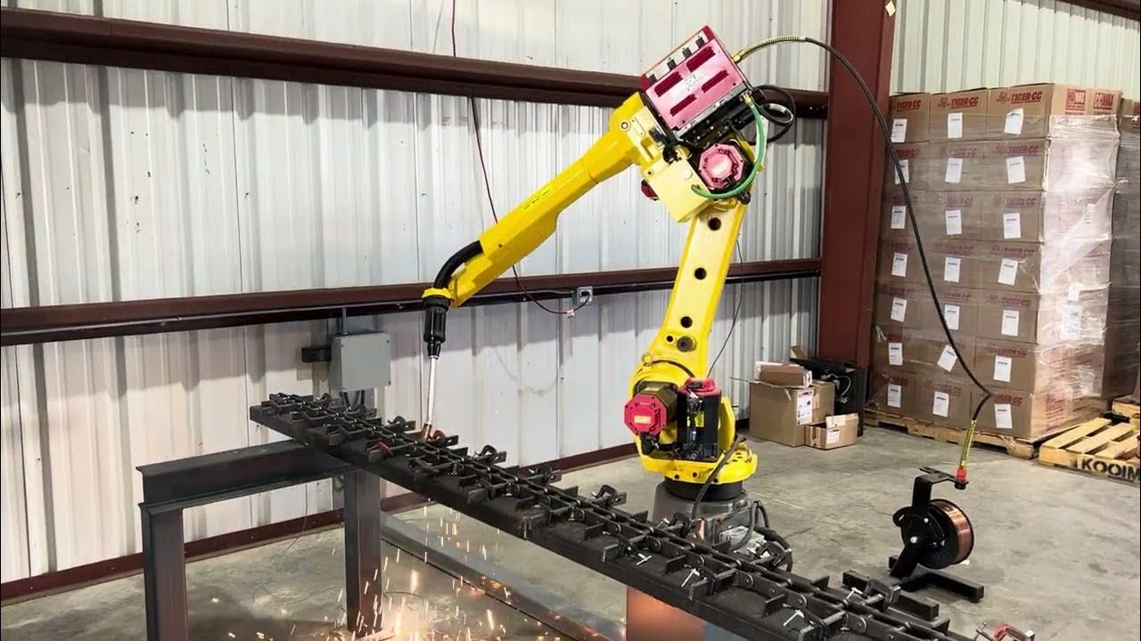Fanuc Welding Robot - YouTube