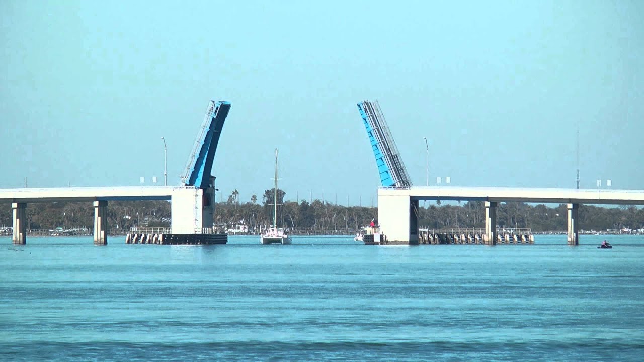 Time Lapse Draw Bridge Opening with Sailboat Traffic - YouTube