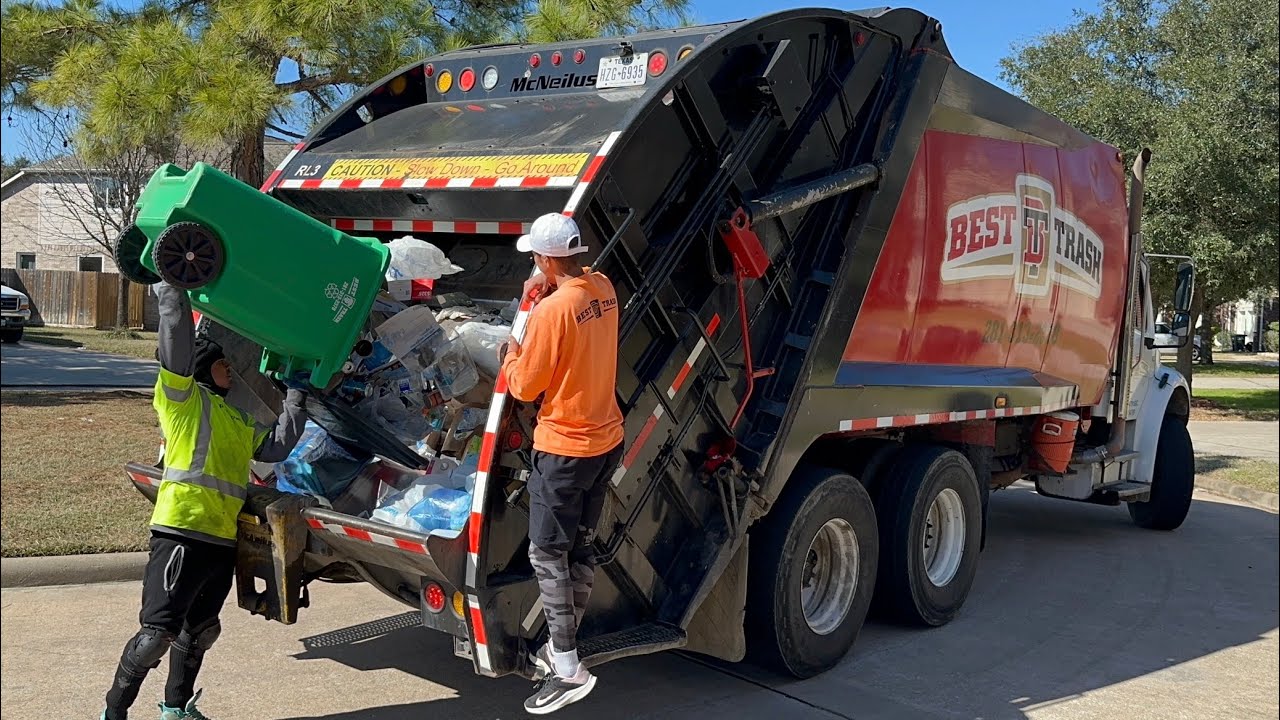 Super Fast Best Trash 4 Man Crew on Recycle- McNeilus Rear Loader ...