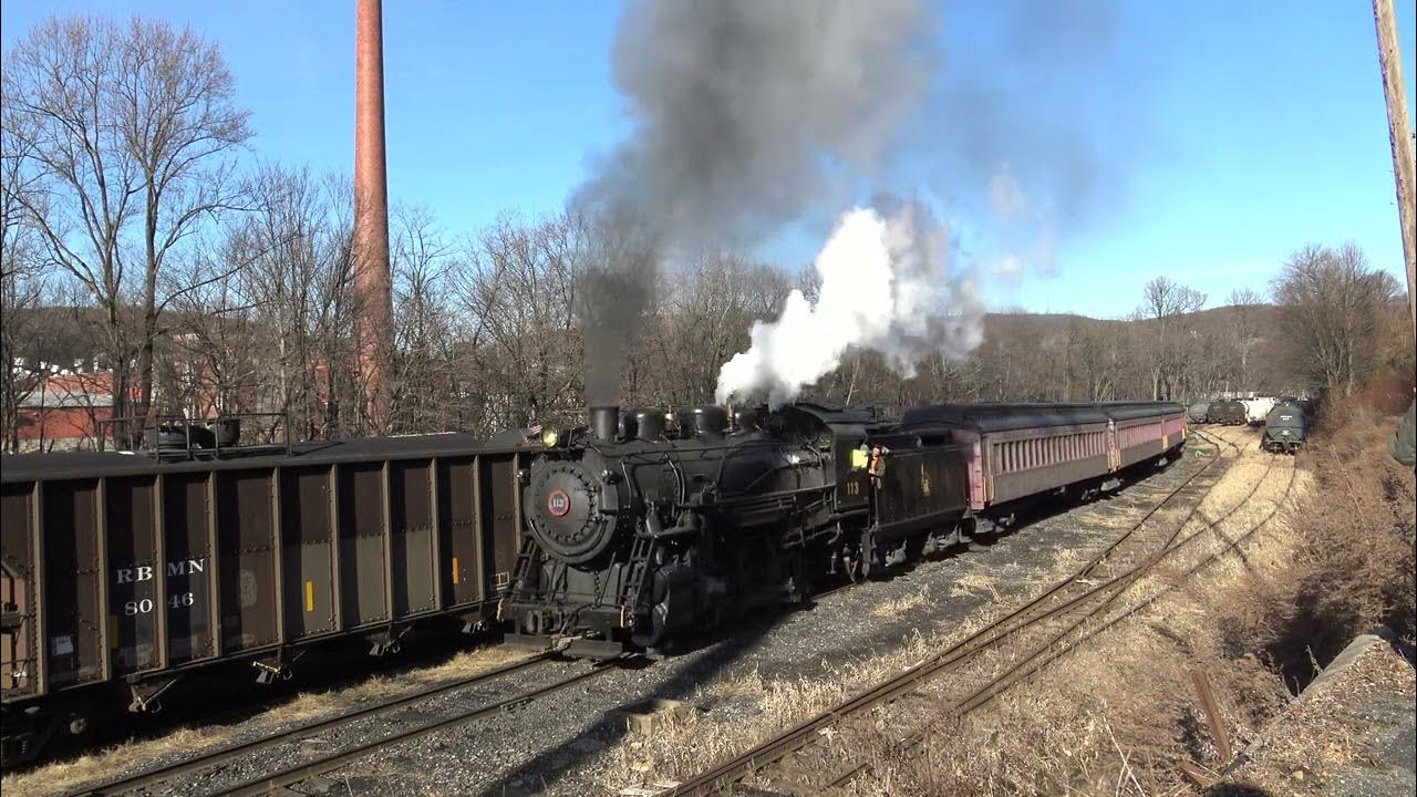 1 CNJ 113 works through West Cressona, PA yard 12 10 2022 - YouTube