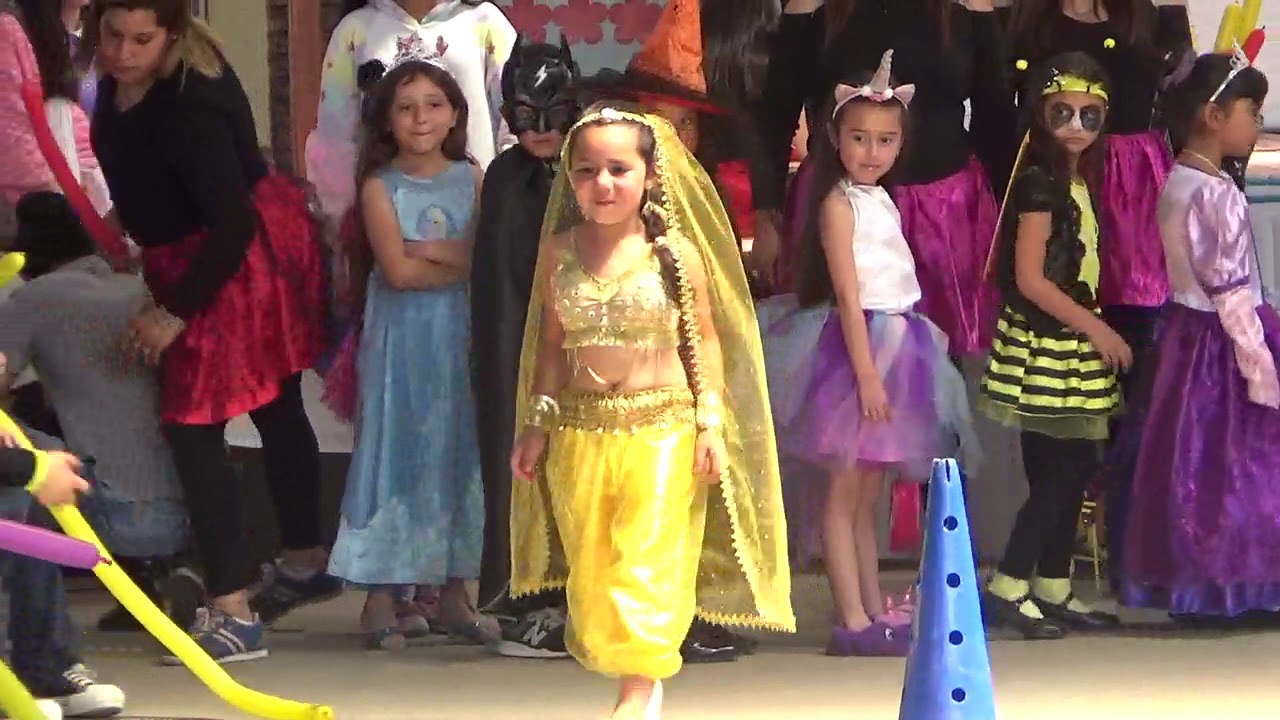15 desfile kinder - YouTube