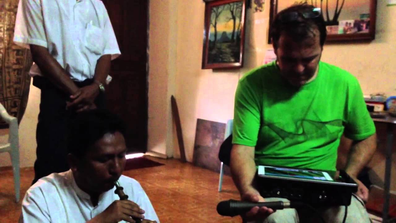 myanmar 2013, hne-playerplays traditional song, very interesting sound ...