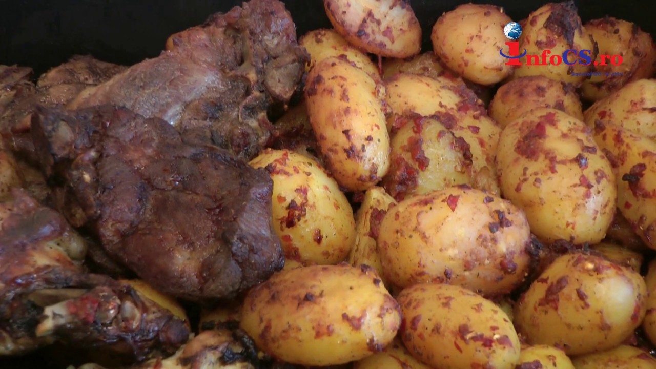 Carne de porc si pui in bait de iaurt cu cartofi copti, la cuptor - YouTube