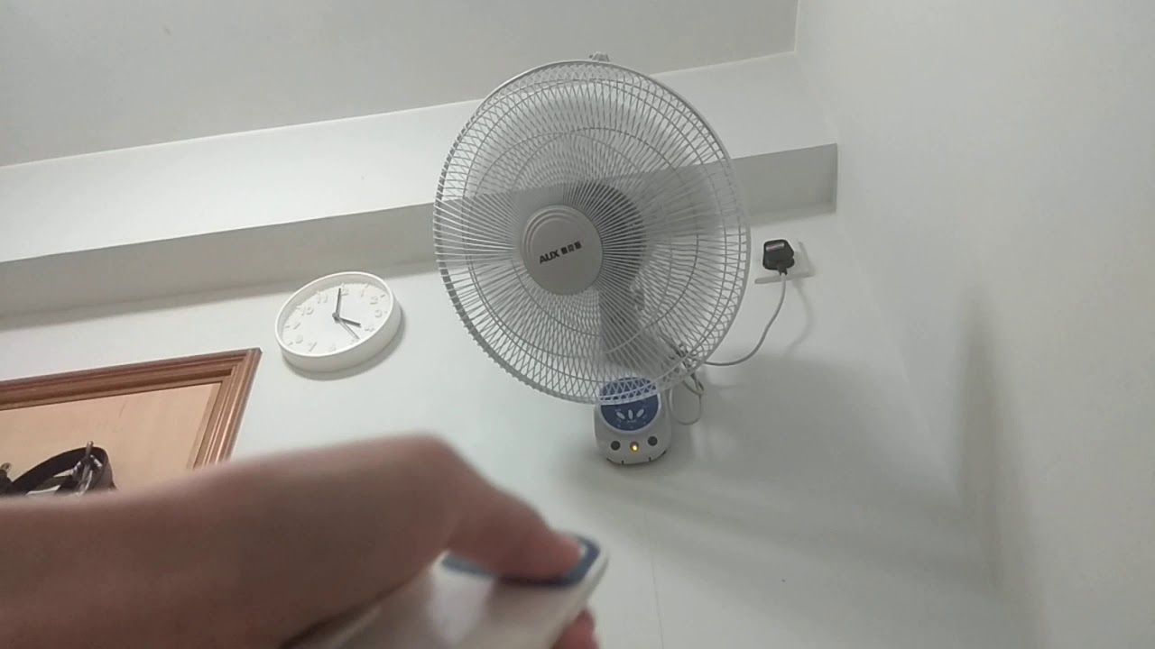The aux fan in my room - YouTube