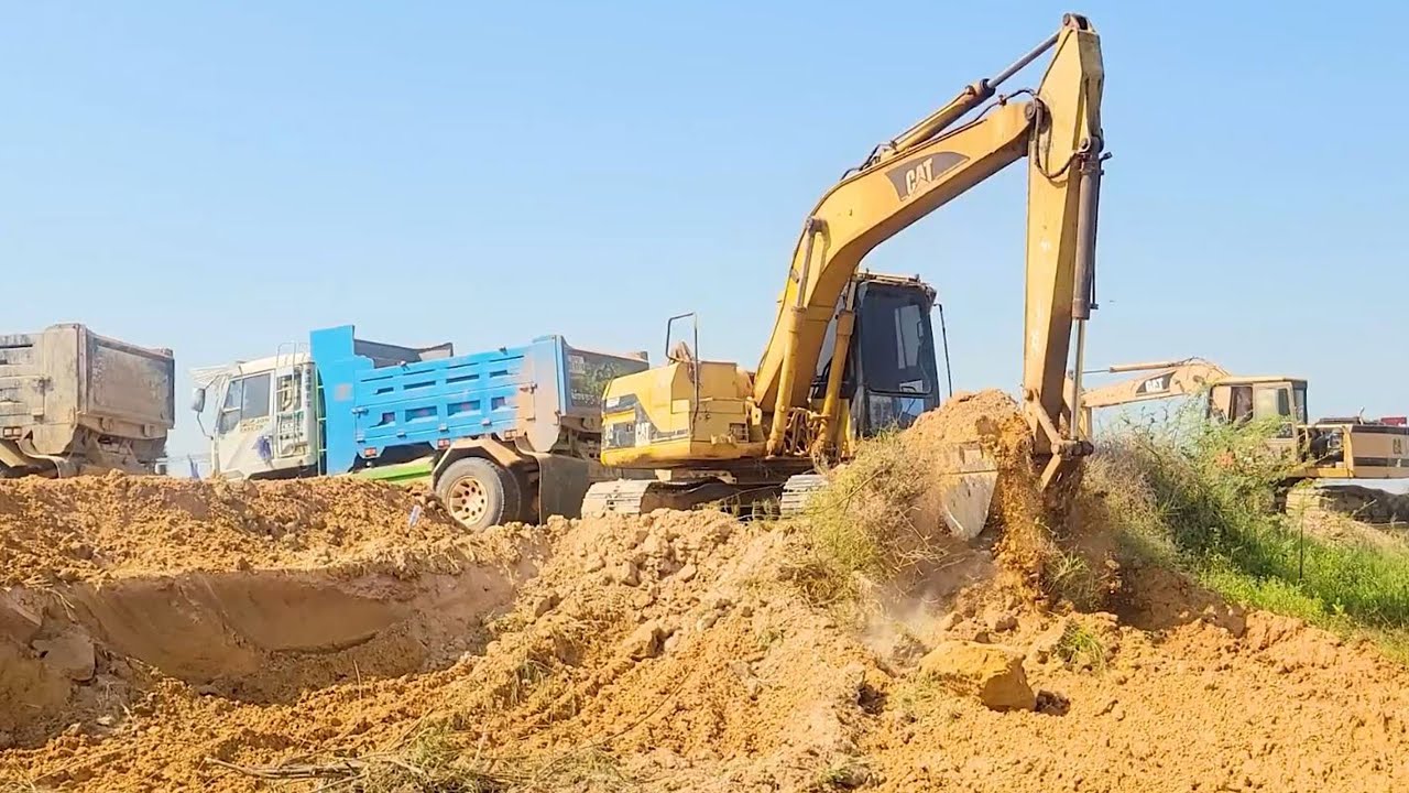 Caterpillar E120B Excavator Loading Trucks And Operator View - YouTube