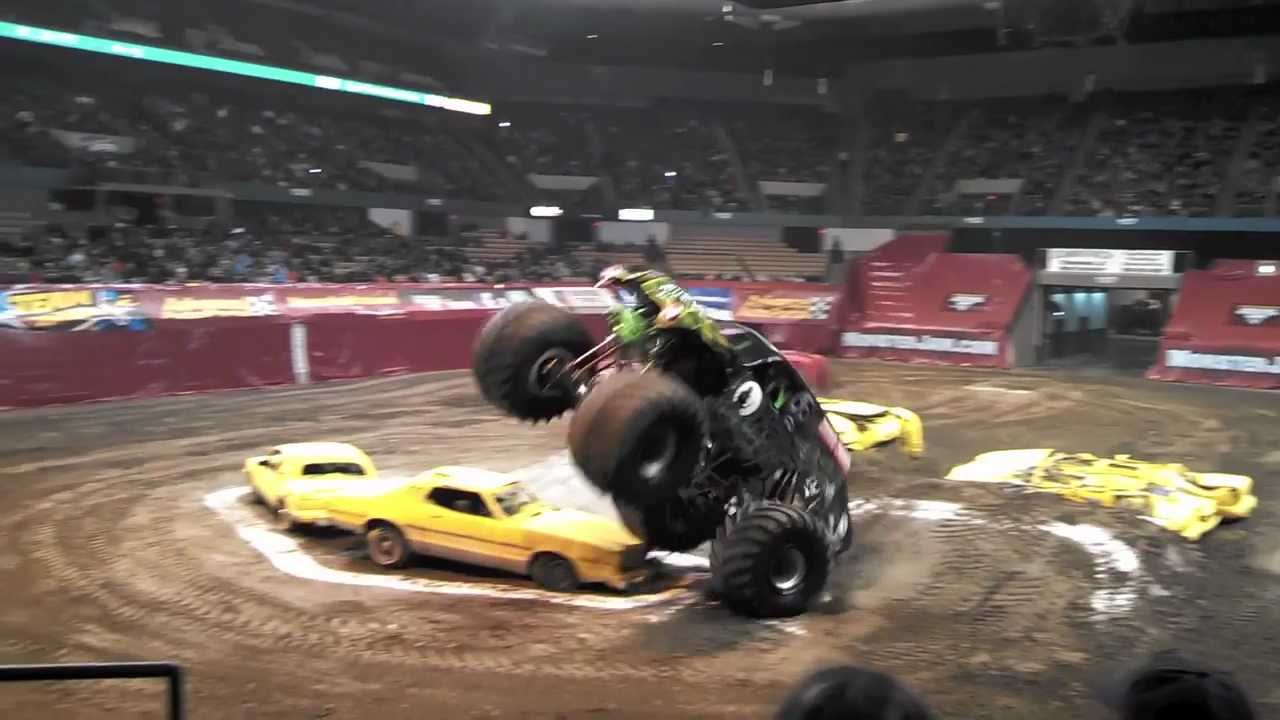 MONSTER JAM! - YouTube