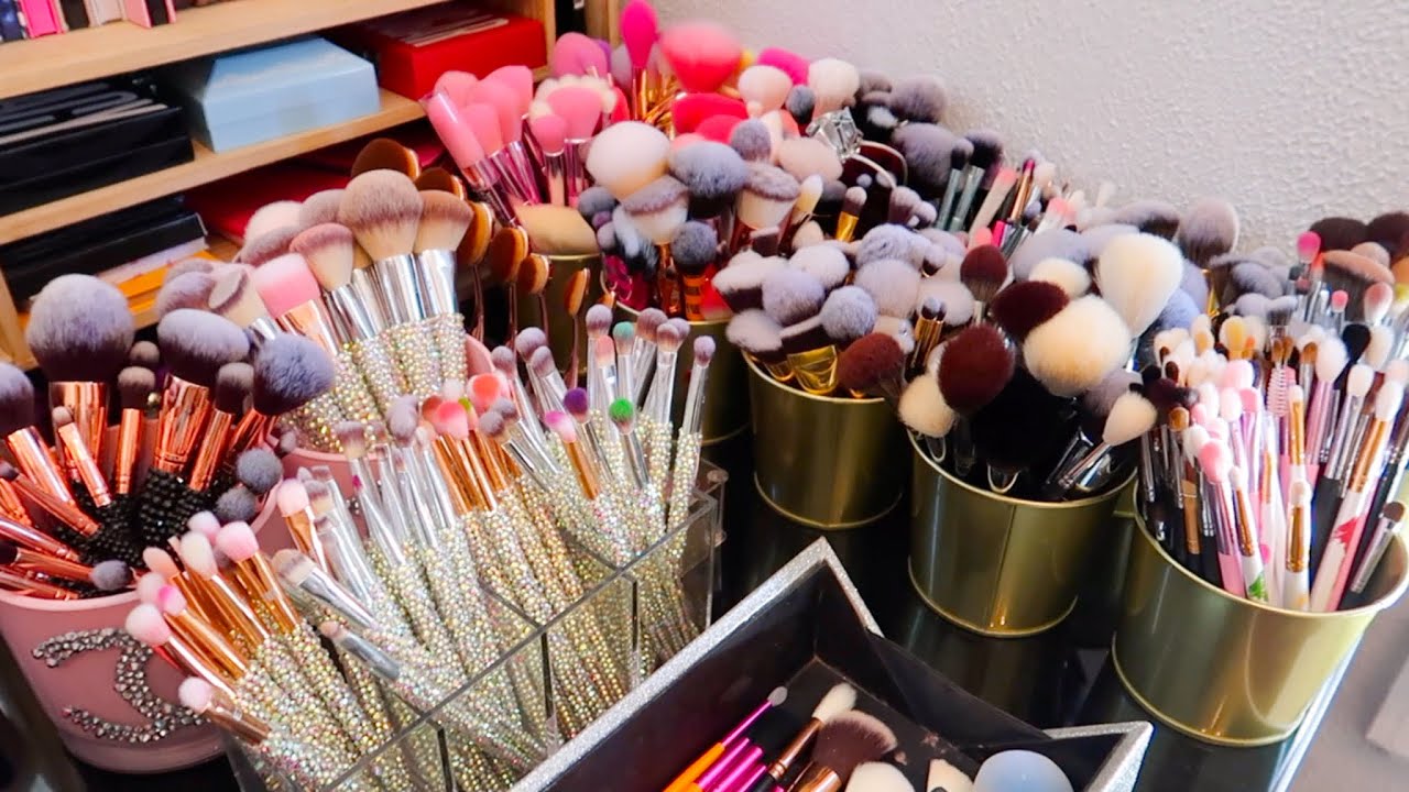 MAKEUP BRUSH DECLUTTER - 2020 | Paige Koren - YouTube