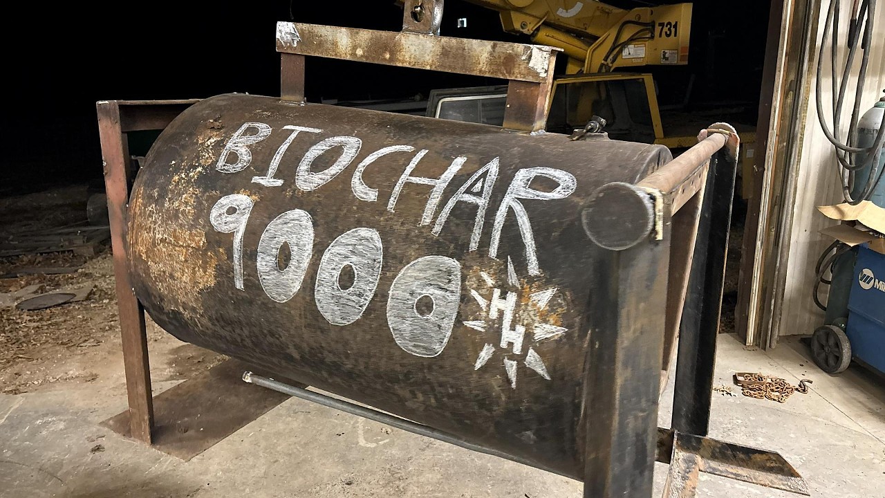 Homemade Biochar Reactor (Charcoal Retort) - YouTube