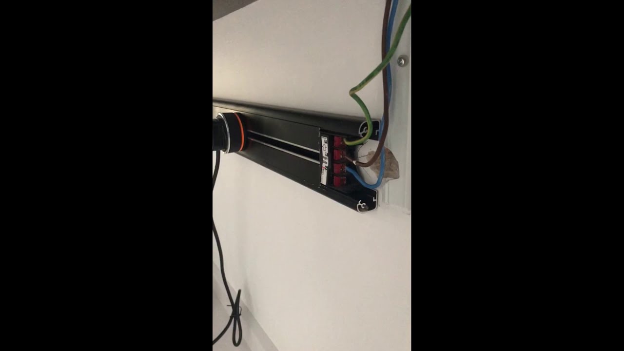 Case 5 Electrical Sparks in Line8 Powertracks - YouTube