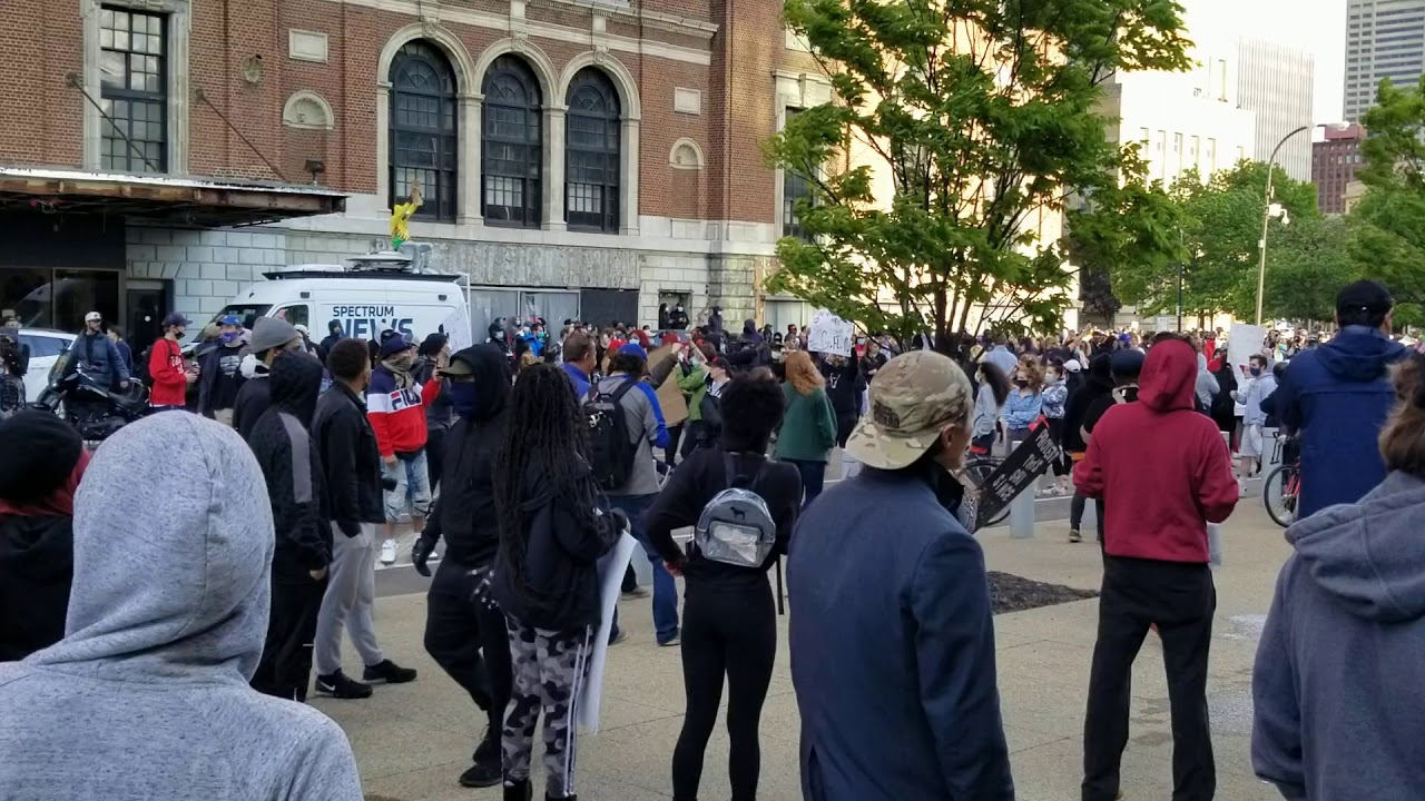 Protest in Buffalo, NY 5/30/20. Before riots started.(3) - YouTube