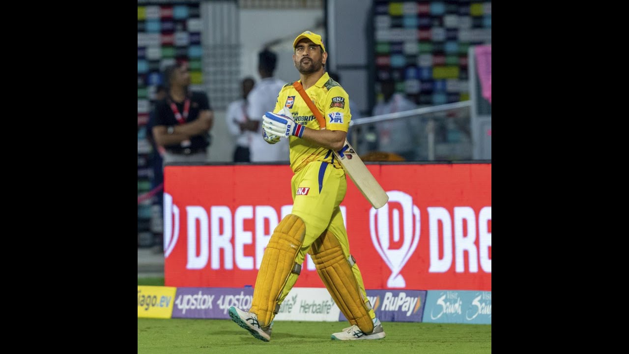 MS DHONI ENTRY IN EKANA STADIUM - YouTube