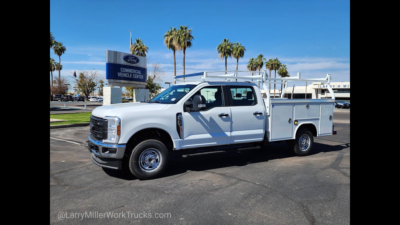 MFDB242652 W2B 4WD Gas 8'Royal Service Body - YouTube