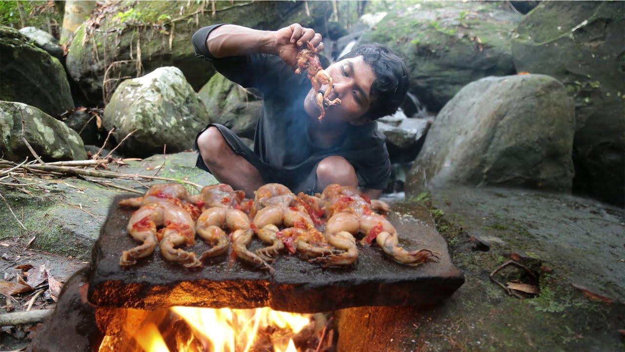 Primitive Food : Grill Frog On Rock With Chili Sauce Eating Delicious ...