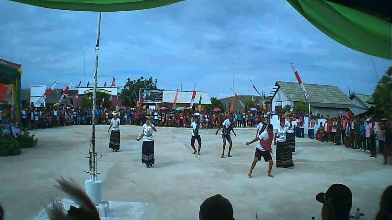 Tarian Adat Tanimbar. Kec Tanimbar Selatan Kab. MalukuTenggara Barat ...