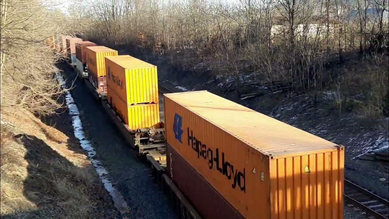 Short NS Intermodal Train Passing Under The 37th Street Bridge - YouTube