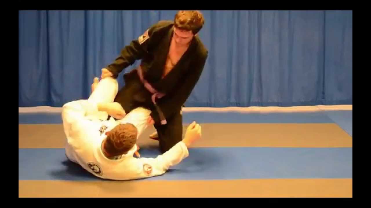 Jiu Jitsu (Neto Roll) Half Guard Back Take - YouTube