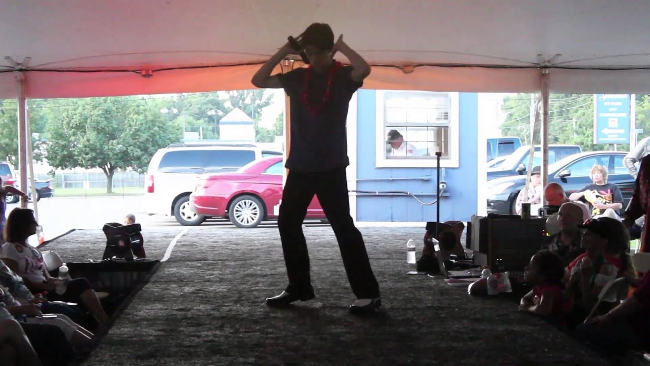 Alex Swindle sings 'Medley' Elvis Week 2013 (video) - YouTube