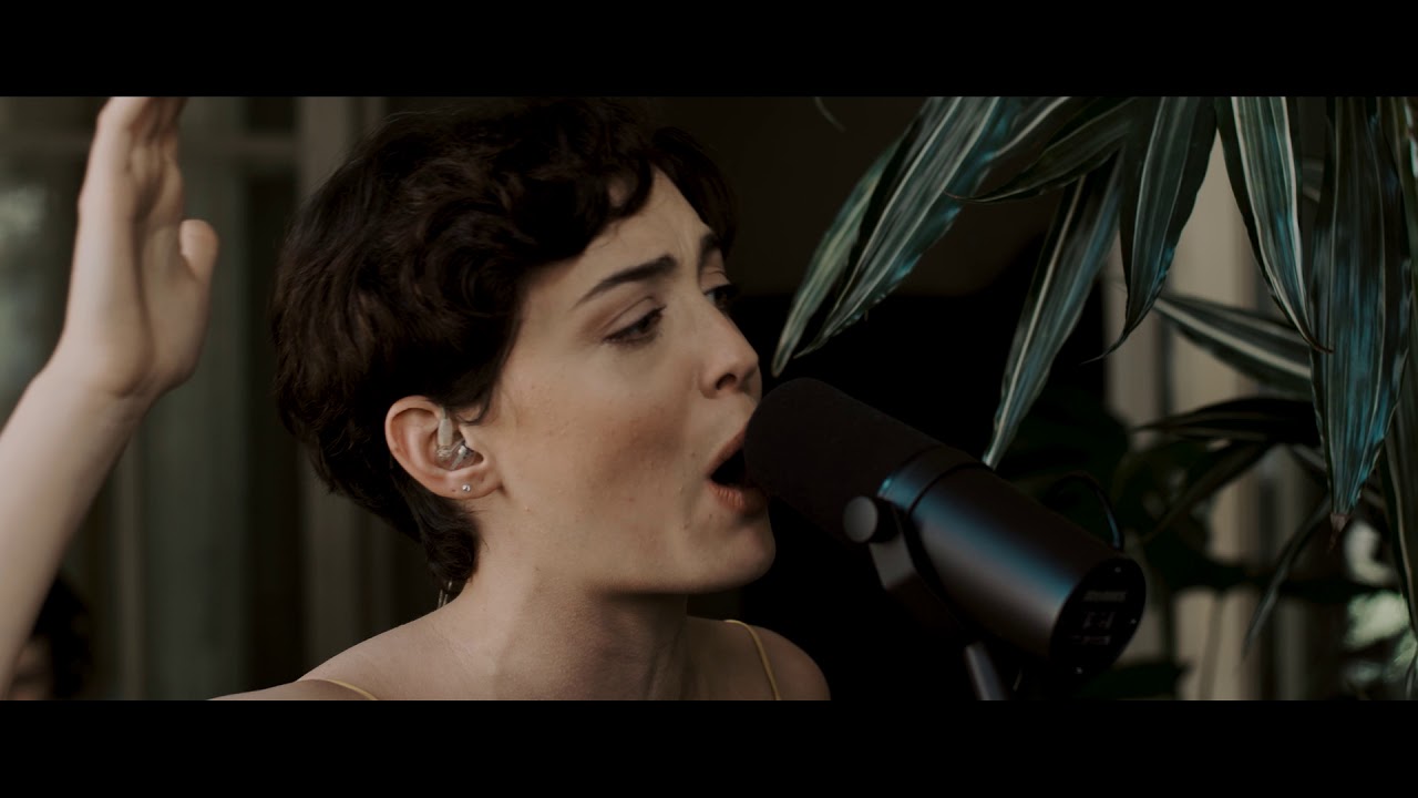 Victoria Bernardi - Vale La Pena (Acoustic Sessions) - YouTube