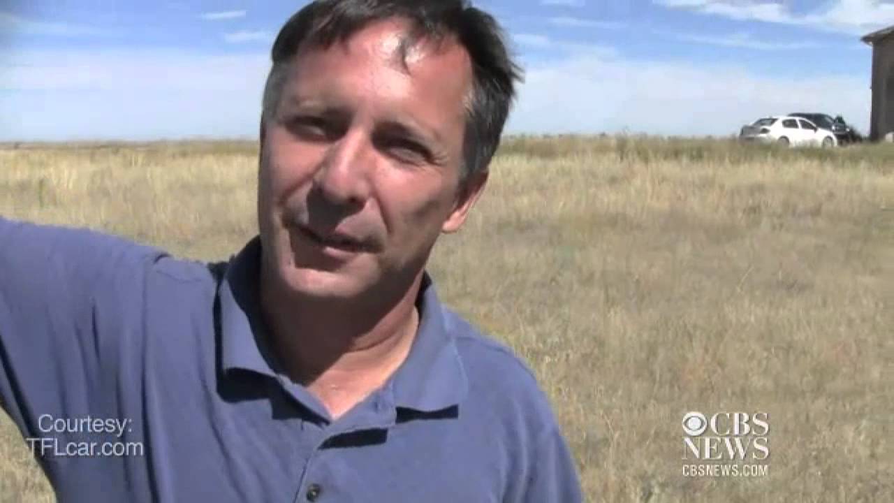 Tim Samaras gives a tour of a storm chaser's truck - YouTube