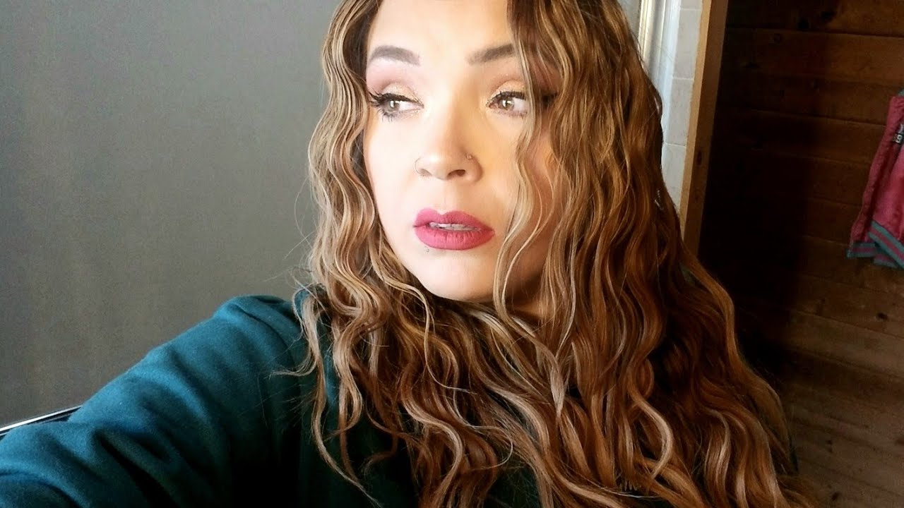Wavy Hair Tutorial - YouTube