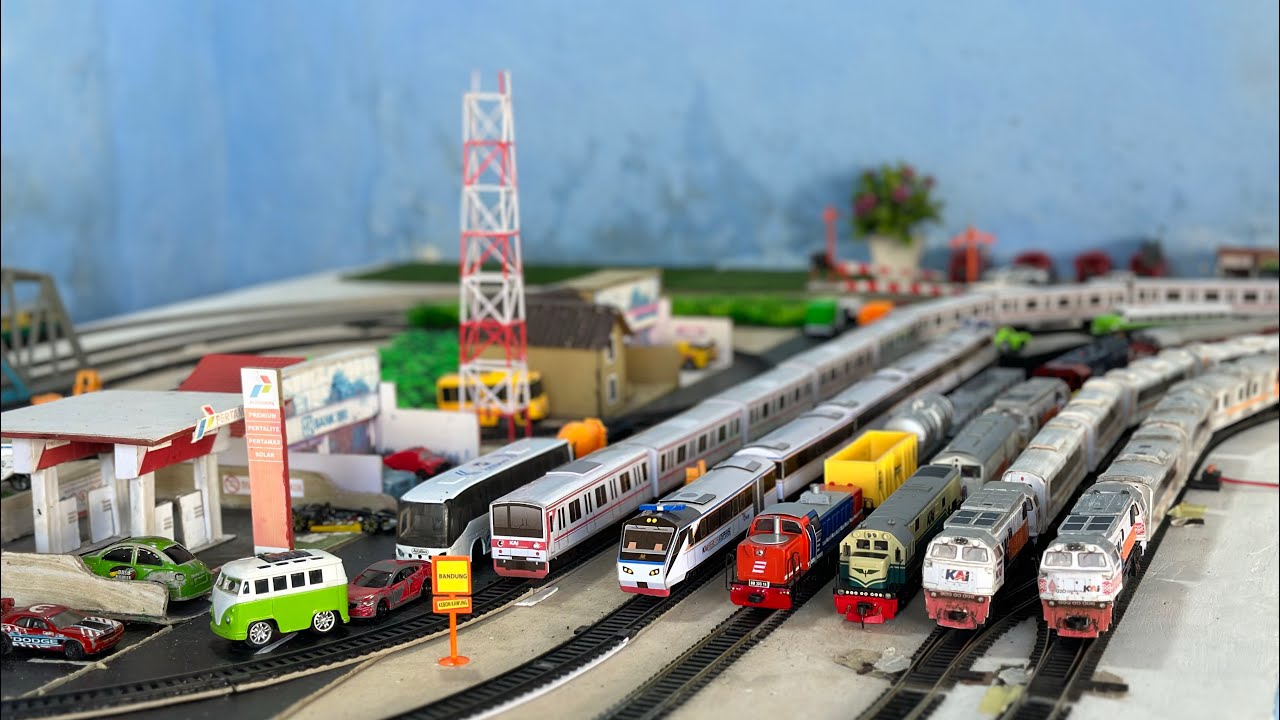 Drama kereta api Indonesia lokomotif CC 206,BB 300,KRL & KAIS 4 ...