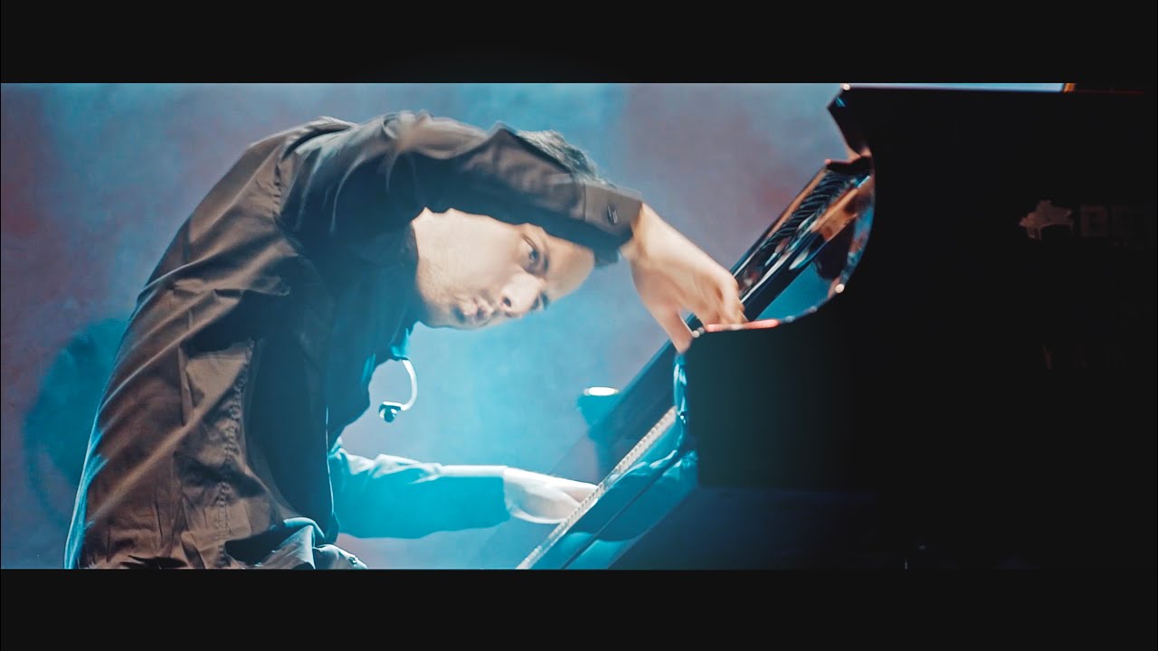 Queen - Don't Stop Me Now | Peter Bence Live in Trieste - YouTube