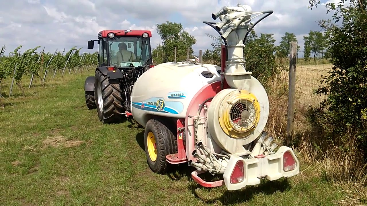 Sprayer Bargam JETPNEU 2200 + Case IH Quantum 105 F - YouTube