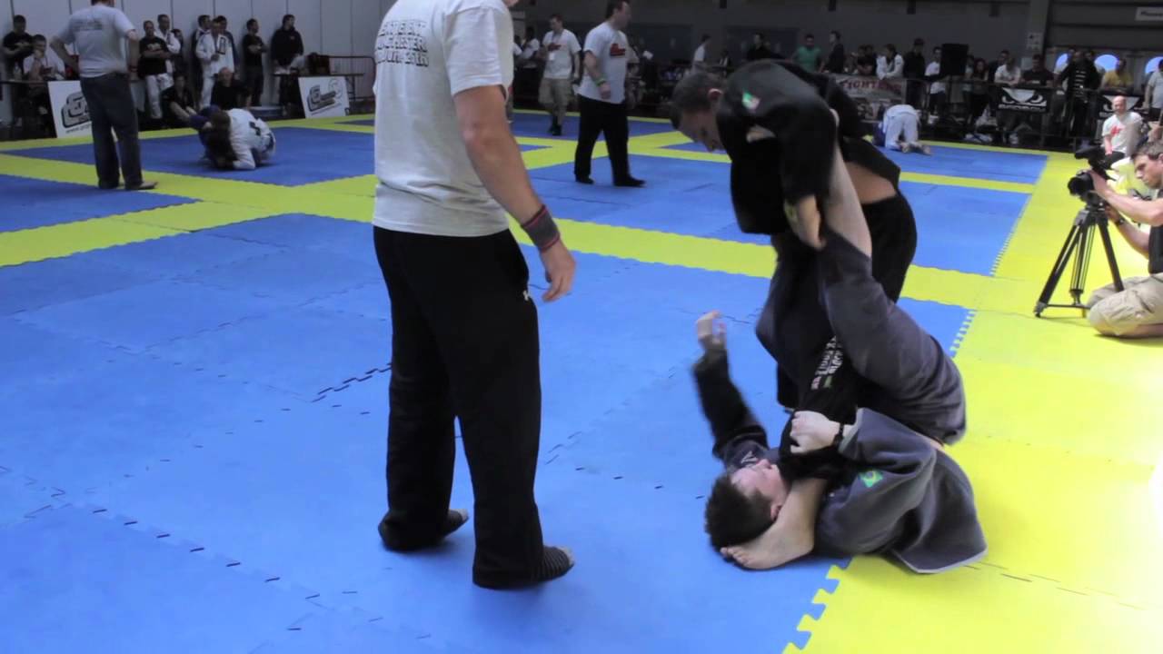 Kids Gi Over 50KG Luke Rolls vs Hyden Wells - YouTube