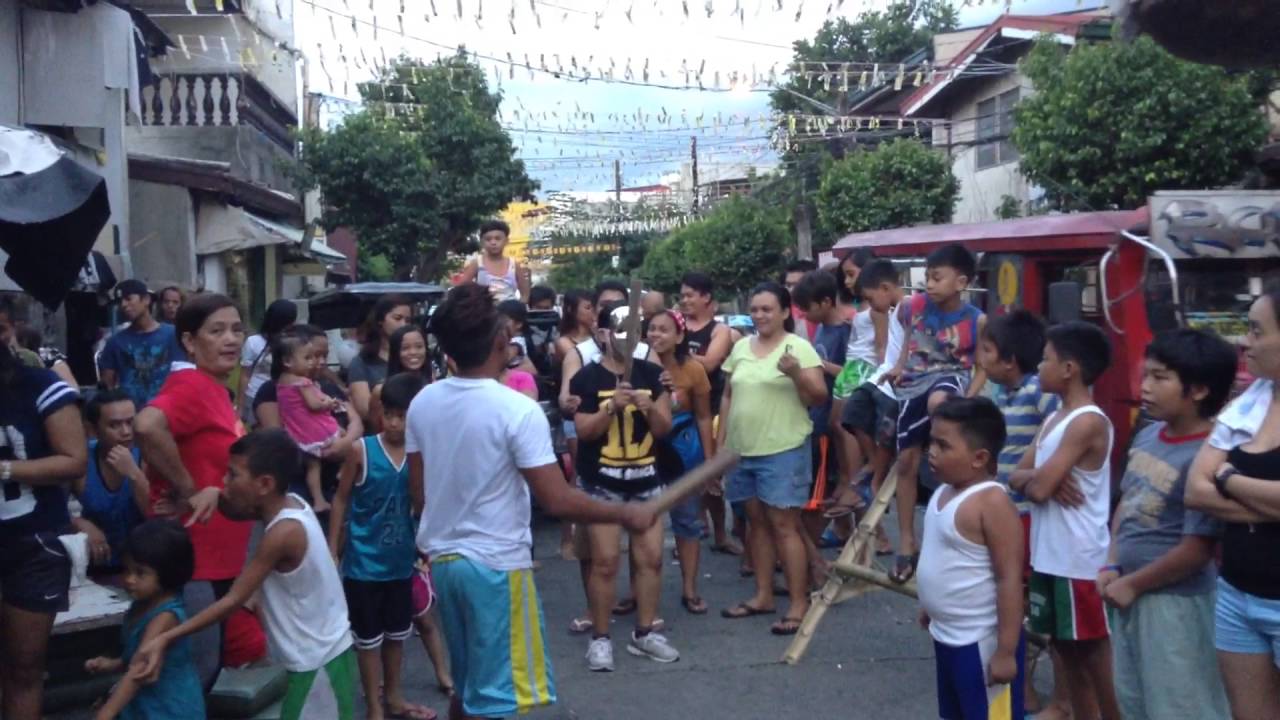 Palaro fiesta 2016 (Erlinda Rodriguez) Hataw Palayok Game - YouTube