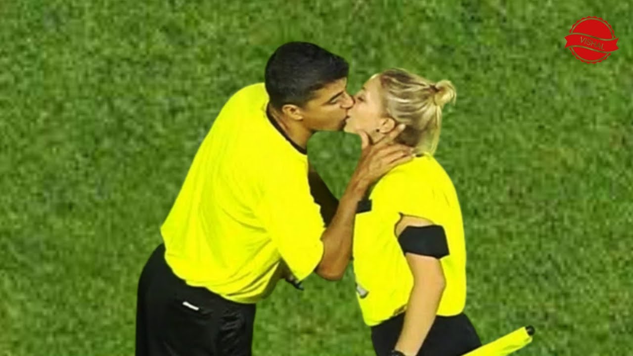 #ronaldo beautiful referee hottest😝 - YouTube