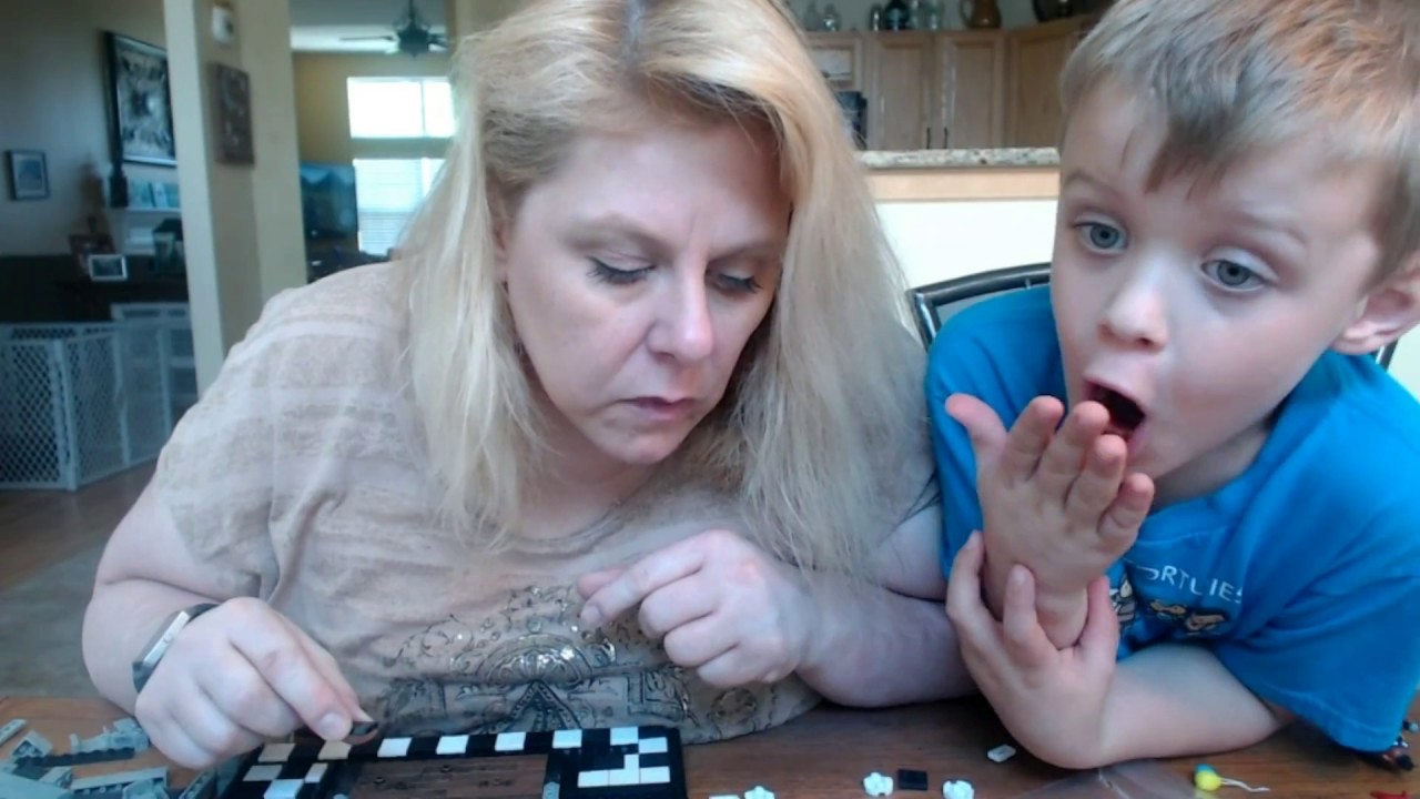 FNAF LEGO THE SHOW STAGE SET BUILD - YouTube