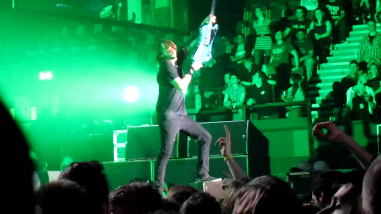 Foo Fighters - Stacked Actors (live @ Wembley Arena , London 25 / 2 ...