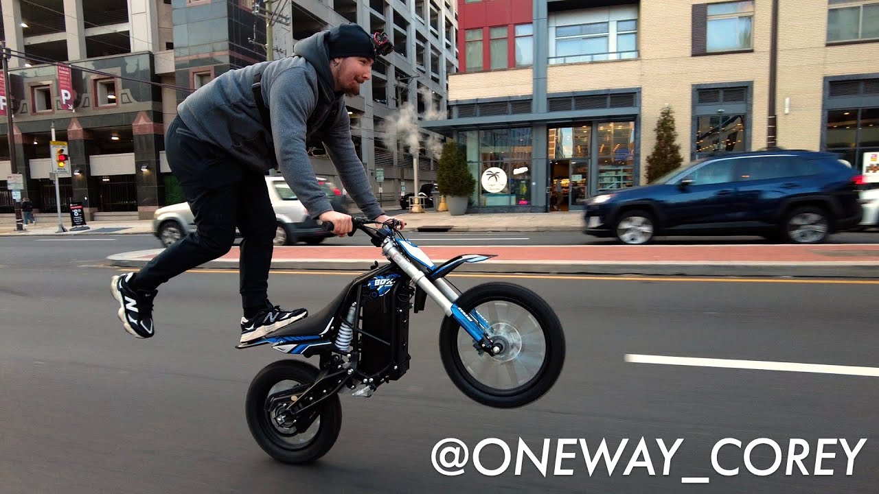 @onewaycorey E-Box 2.0 vs razor mx500! - YouTube