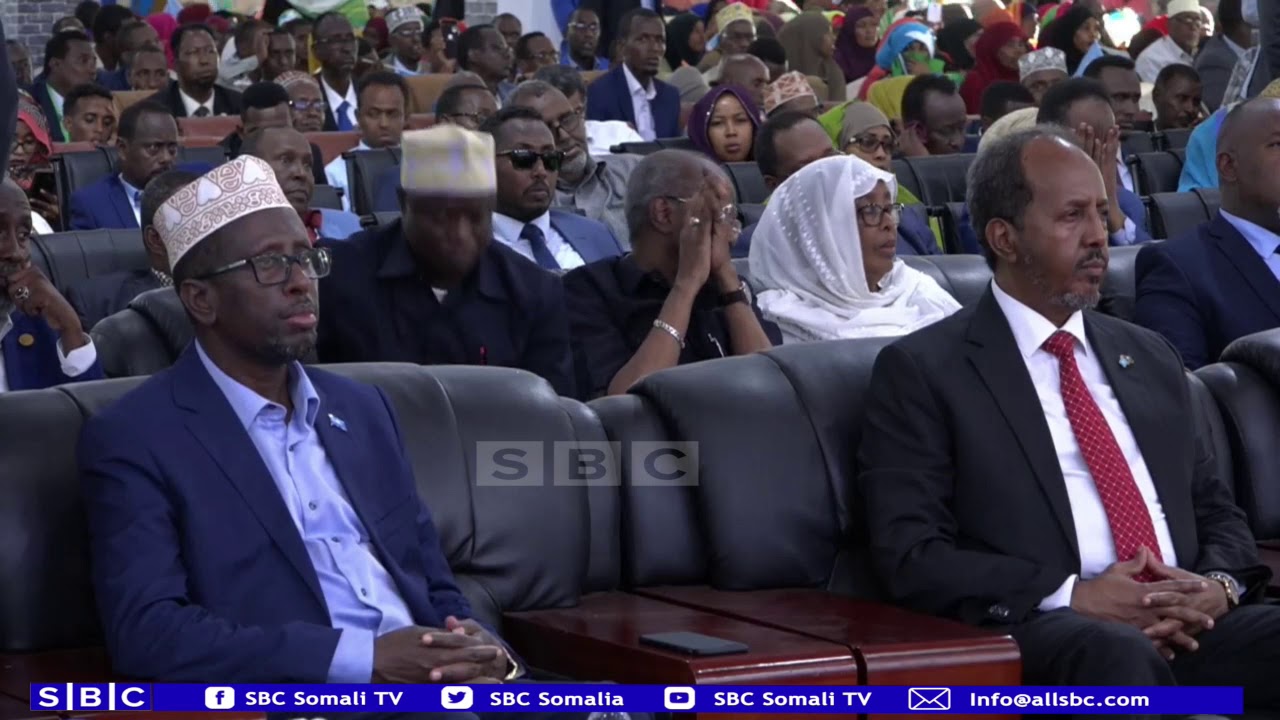 AXMED MADOOBE MADAXWEYNAHA LA CALEEMO SAARAY OO KHUBAD U JEEDIYAY MARTI ...
