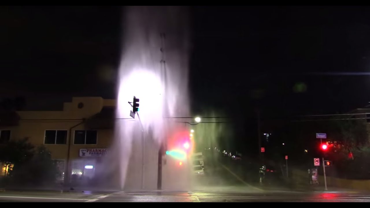 Water shoots 100ft up after Fire Hydrant sheared off - YouTube
