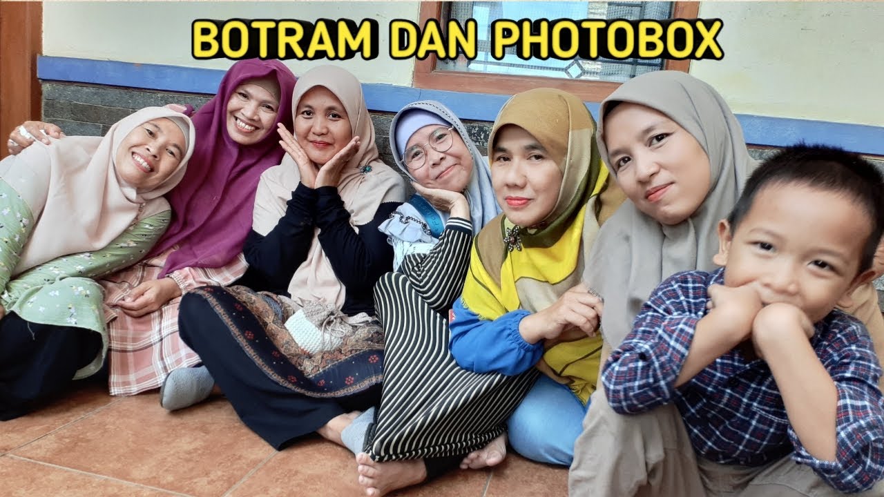 BOTRAM DAN PHOTOBOX - YouTube