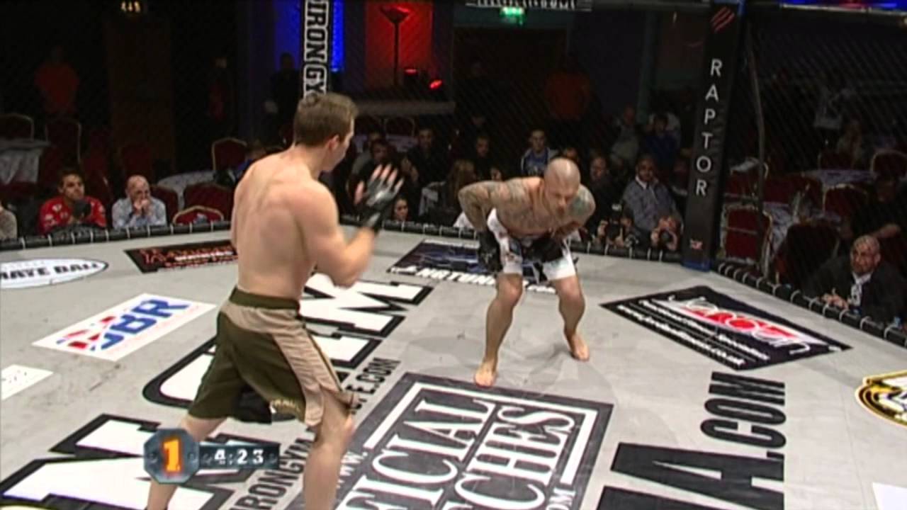 UCMMA 31: Ben McGonigle vs Dominic Clarke - YouTube