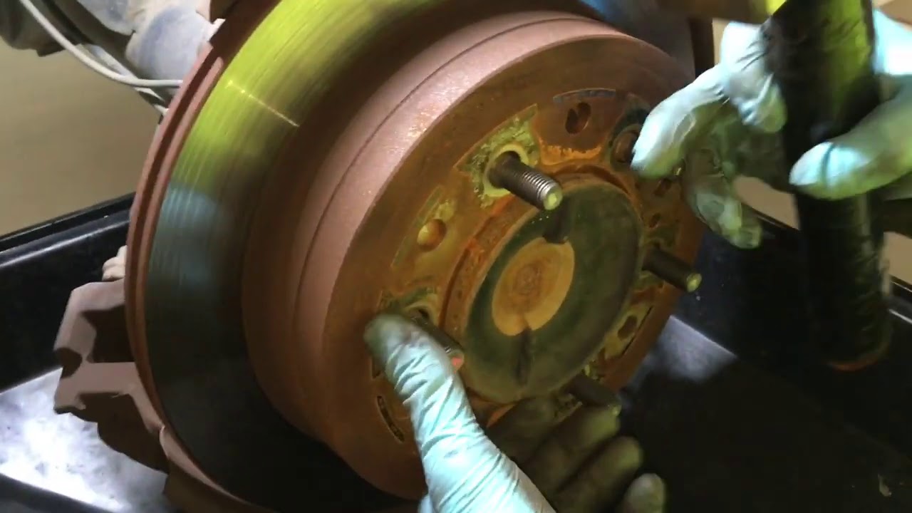 HANDBRAKE SHOES INSIDE ROTOR - YouTube