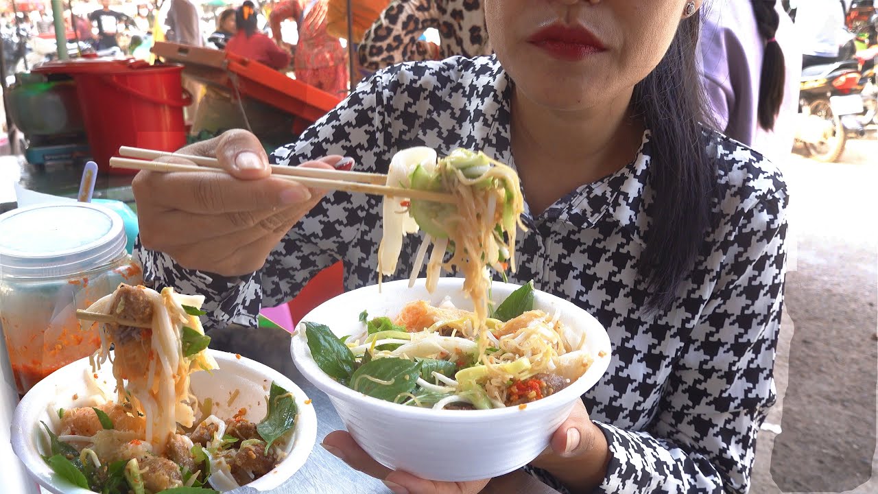 Mixed Banh Sung, Banh Hoi, And Fried Noodle For Breakfast - Phnom Penh ...
